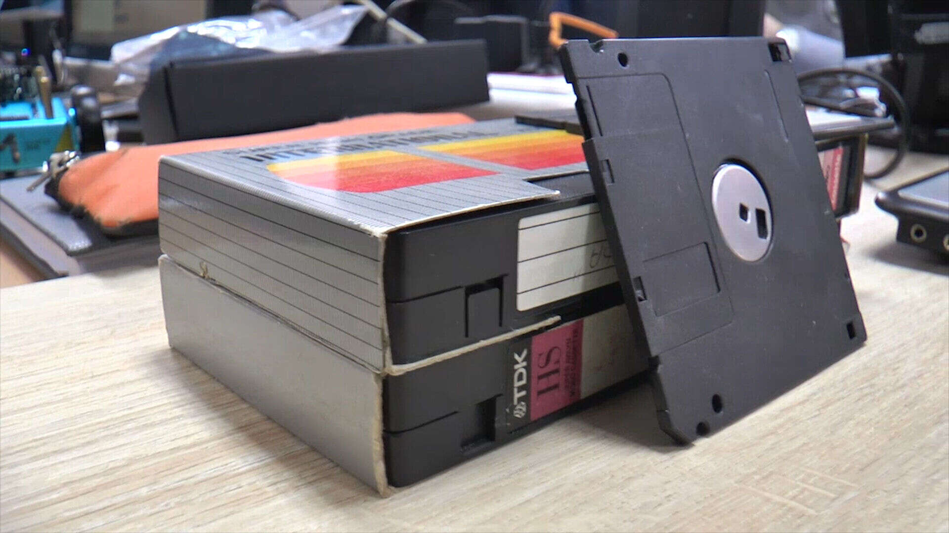 Da li su diskete, ploče i VHS kasete otišle u istoriju? - Дистрикт